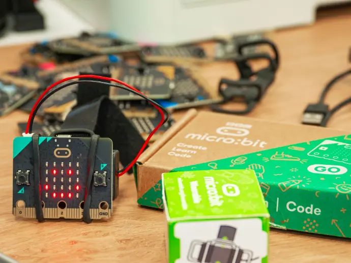 Teaching and learning about AI with the micro:bit | CodeJoy